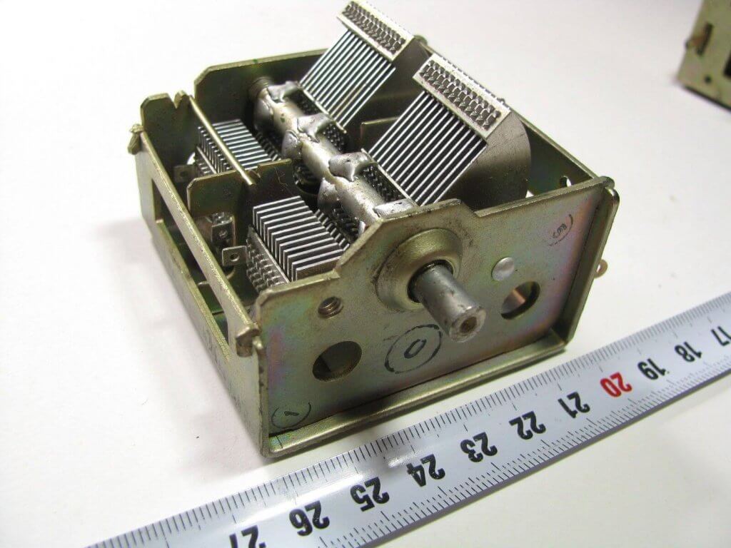 Condensator: apparaat, werkingsprincipe, toepassing